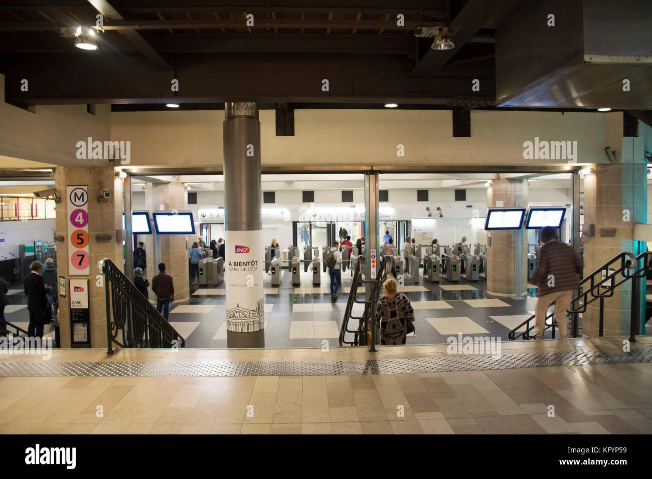 French people and foreigner travlers walk and wait train at Gare de ...