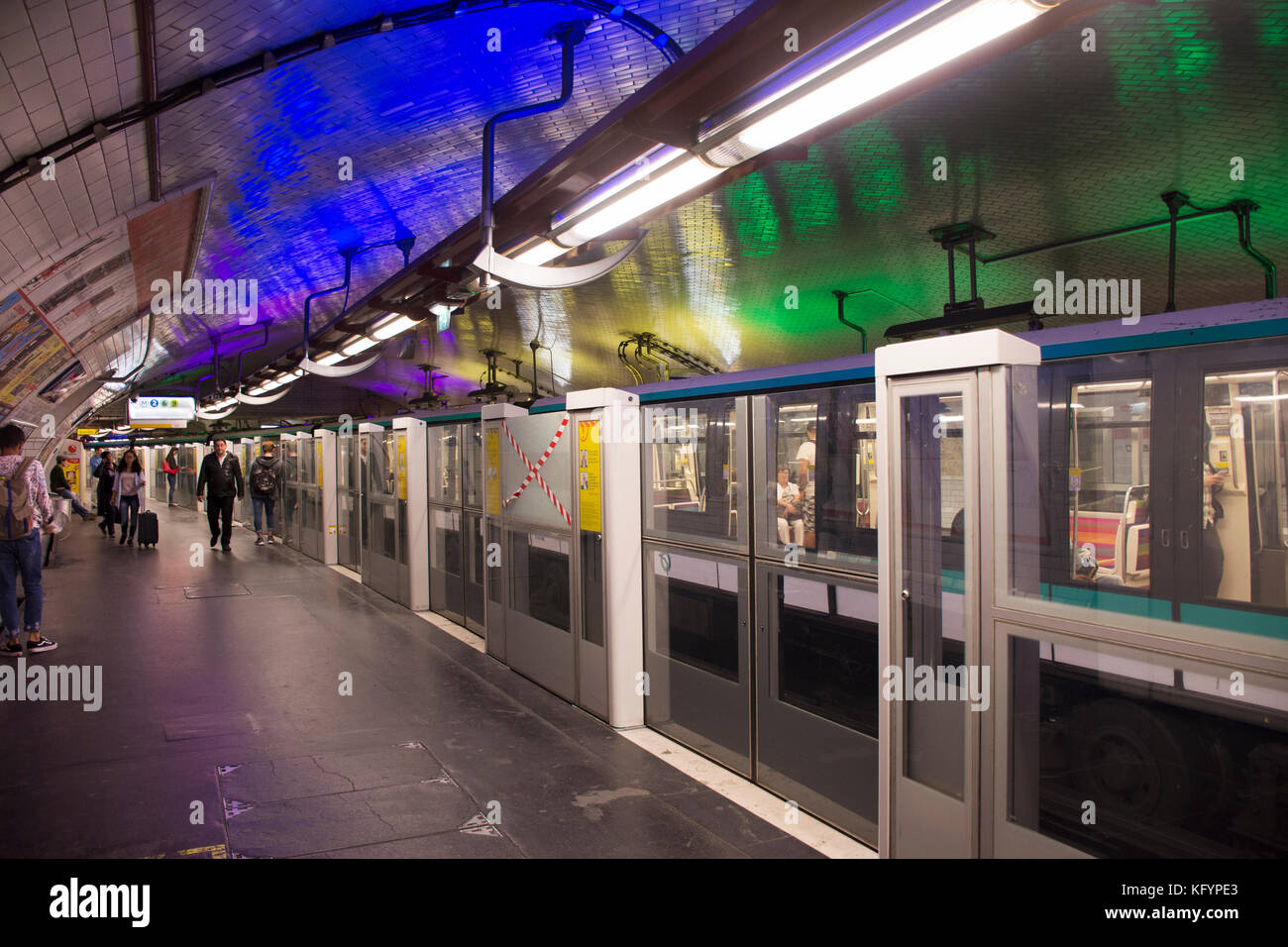 French people and foreigner travlers walk and wait train at underground ...