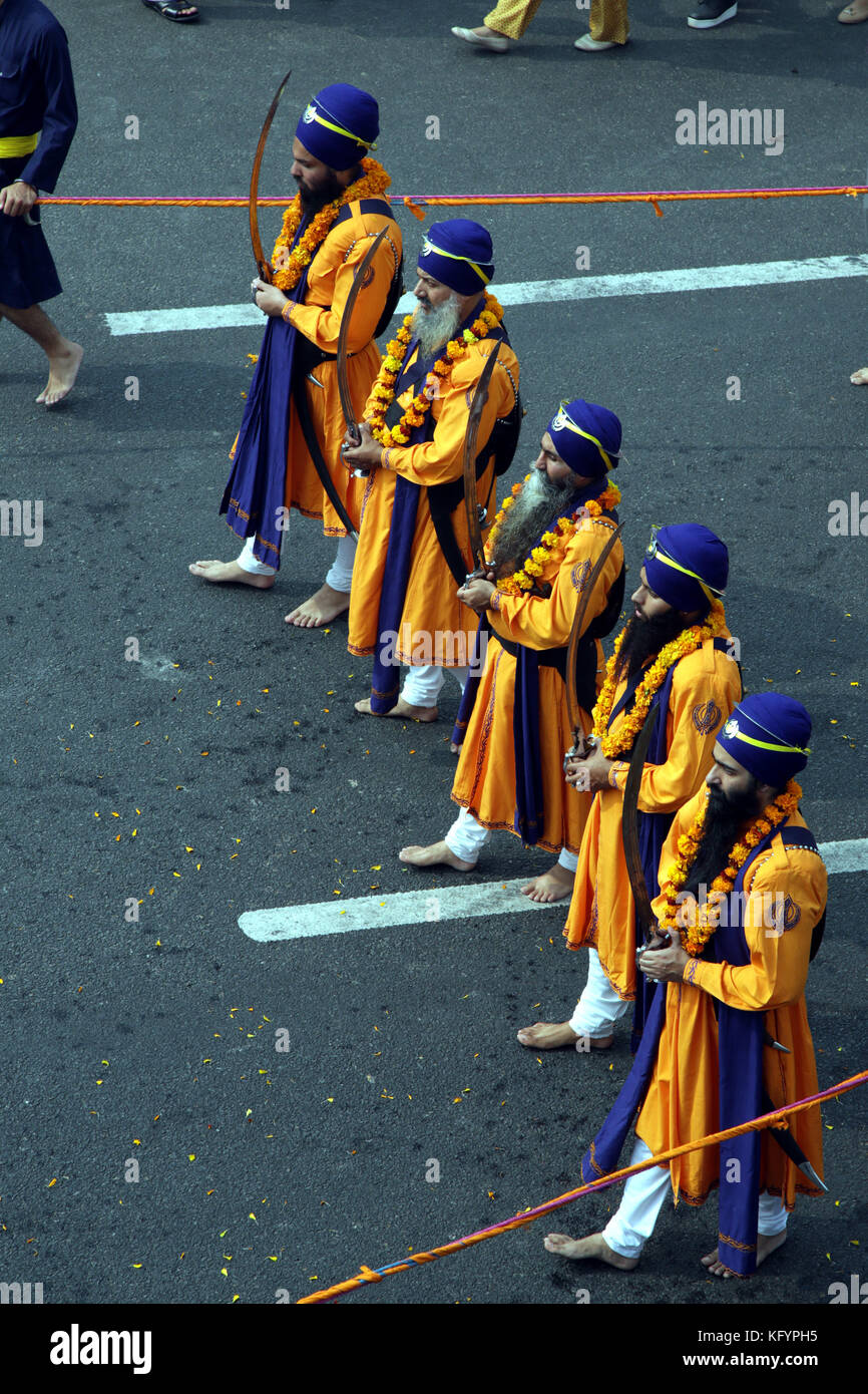 Jammu, India. 01st Nov, 2017. An Indian Sikh holds a ceremonial sword ...