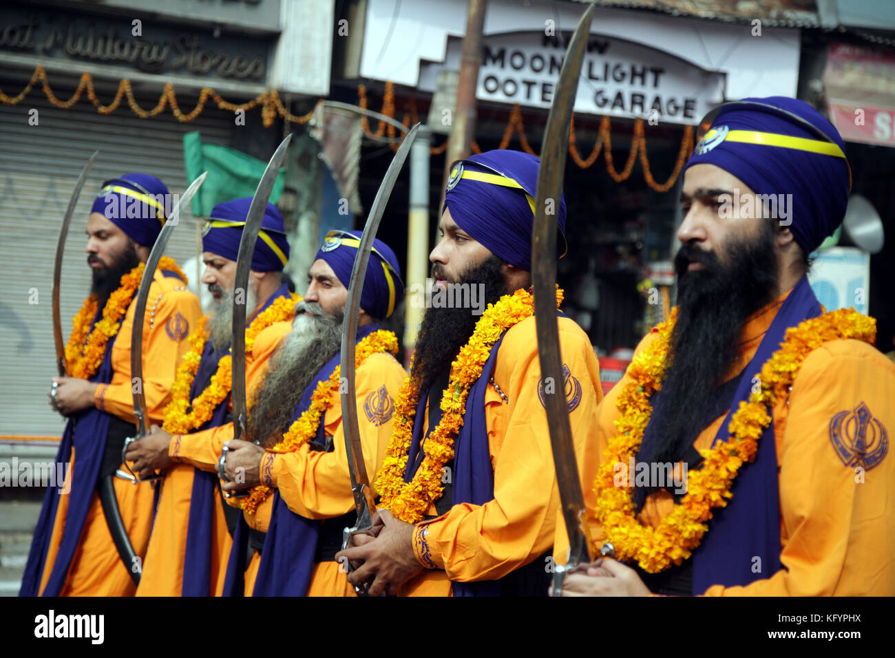 Jammu, India. 01st Nov, 2017. An Indian Sikh holds a ceremonial sword ...