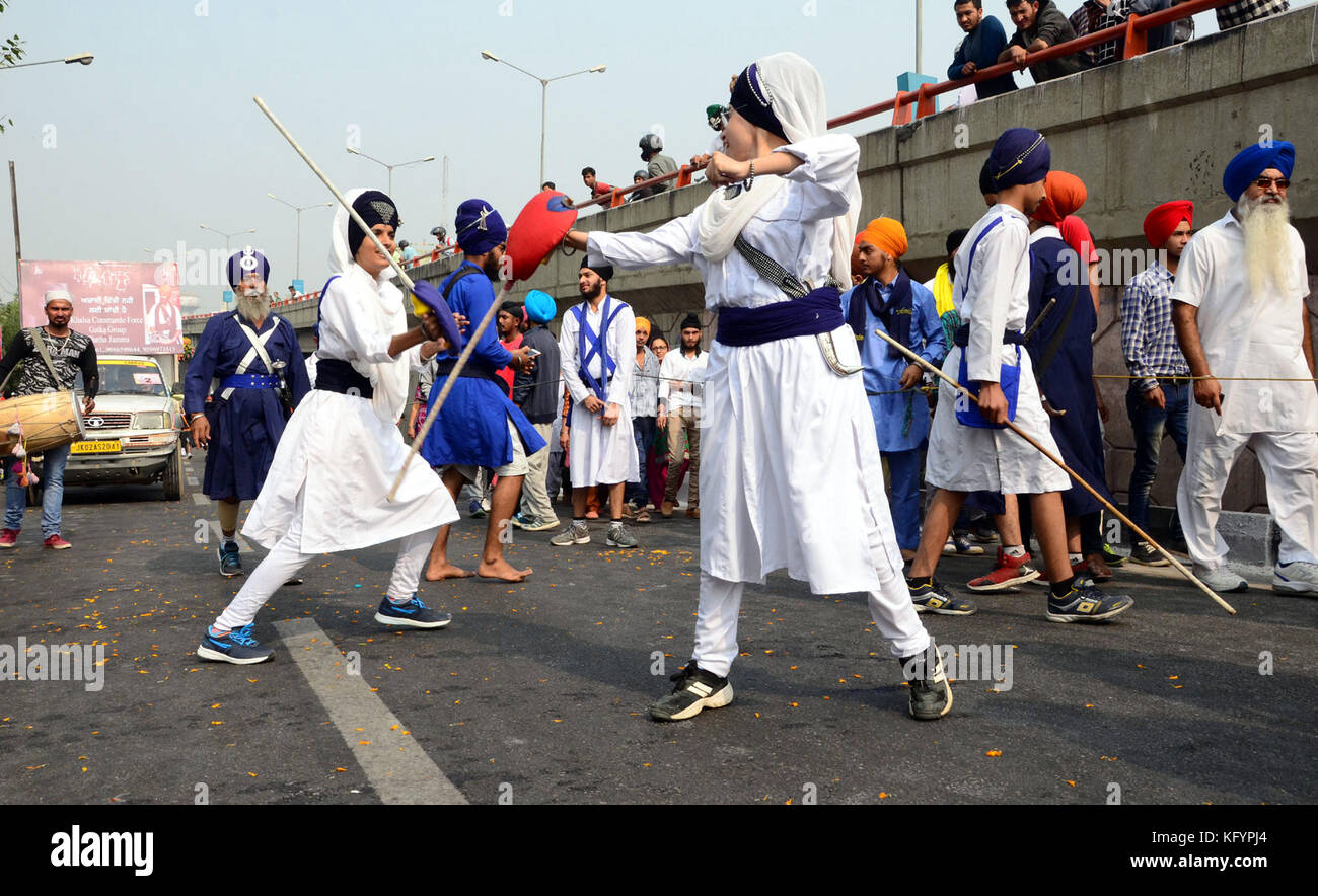 Jammu, India. 31st Oct, 2017. India Sikh devotees show their skills as ...