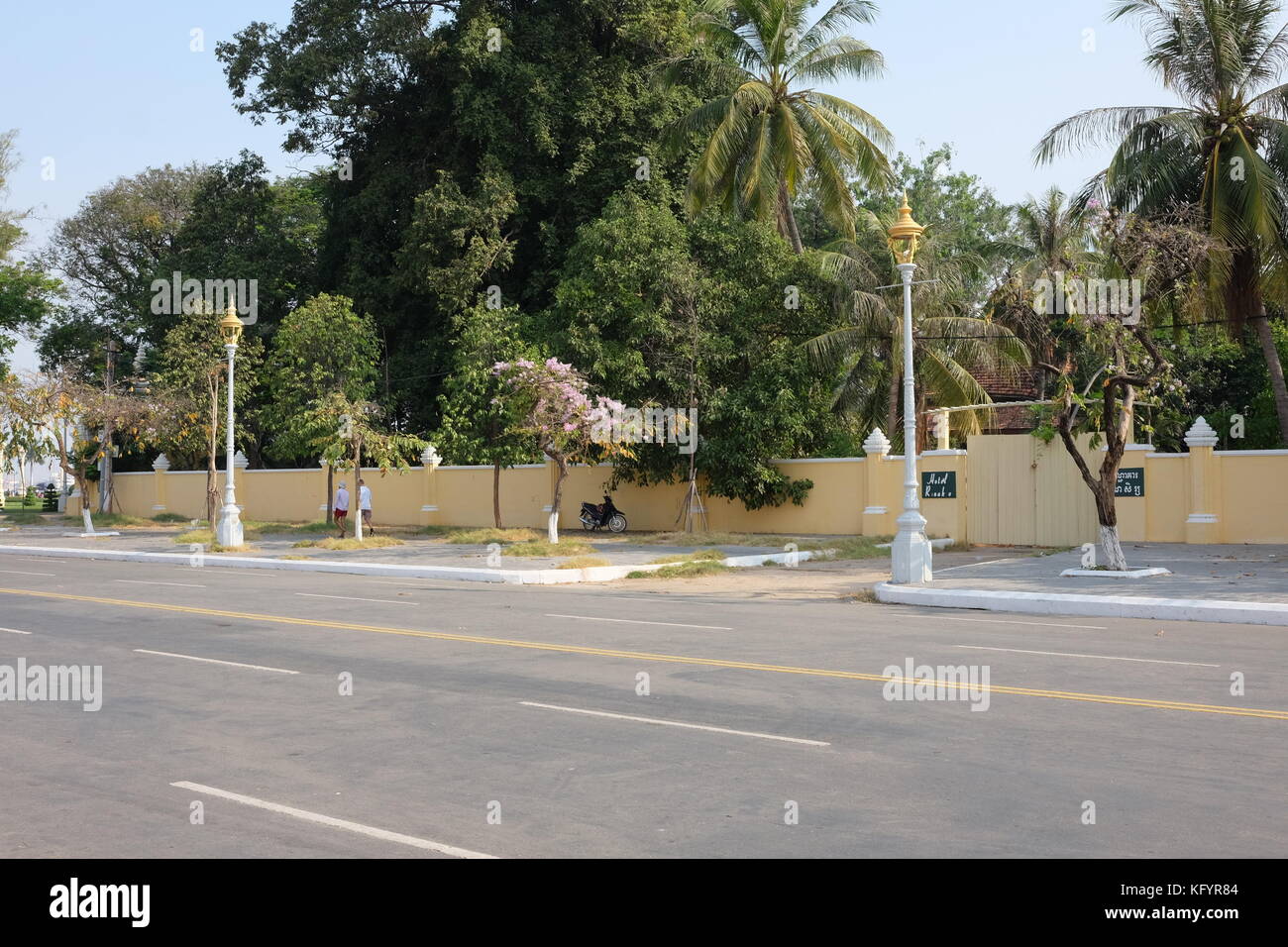 phnom penh city streets Stock Photo - Alamy