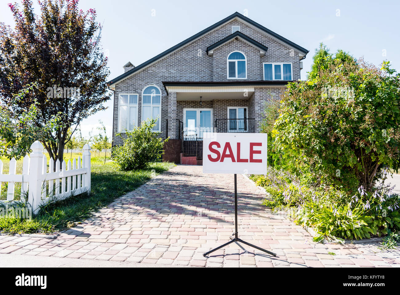 house for sale Stock Photo - Alamy