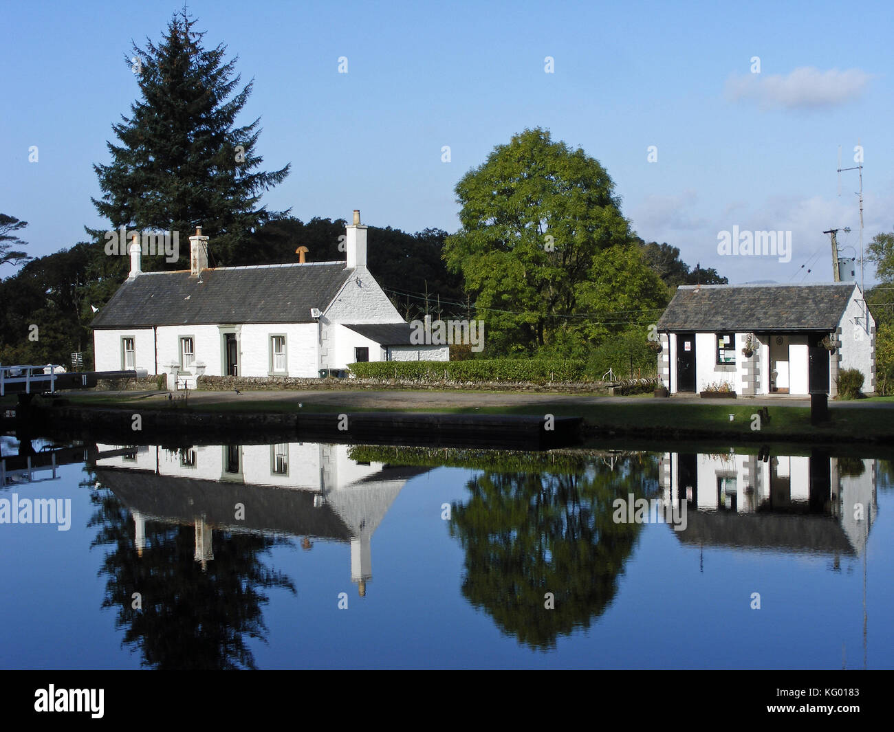 Crinan canal locks hi-res stock photography and images - Alamy