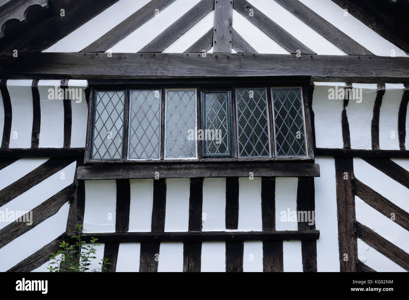 Timber frame tudor house hi-res stock photography and images - Alamy