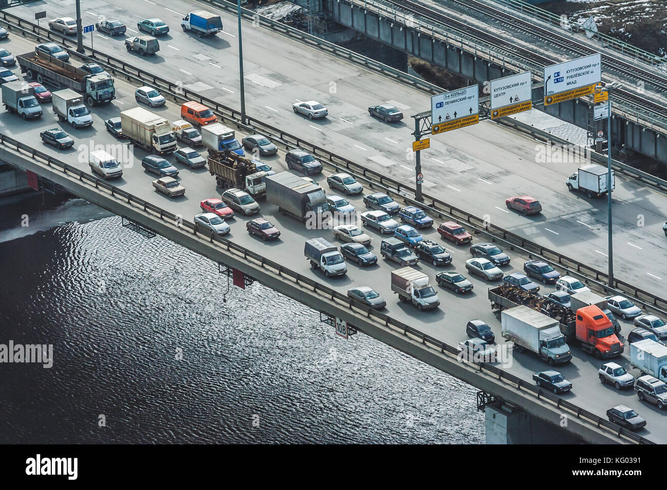 Dense traffic on the bridge over the river Stock Photo - Alamy