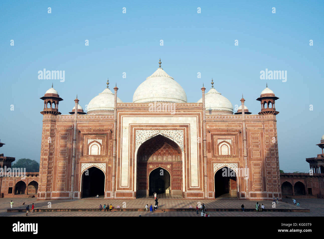 Taj mahal mosque red hi-res stock photography and images - Alamy