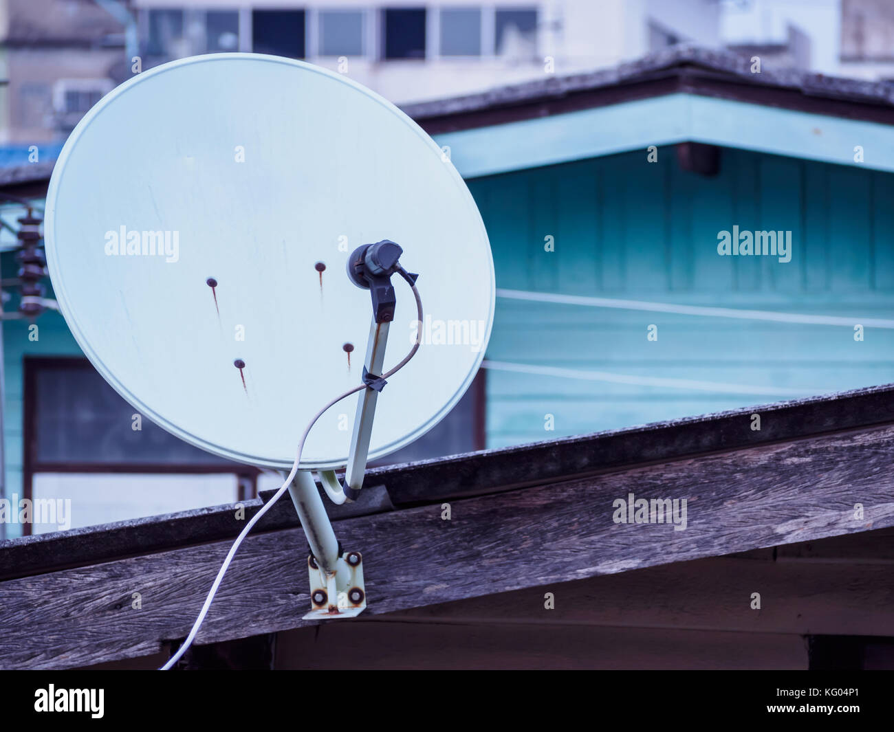 Old satellite dish on hi-res stock photography and images - Alamy