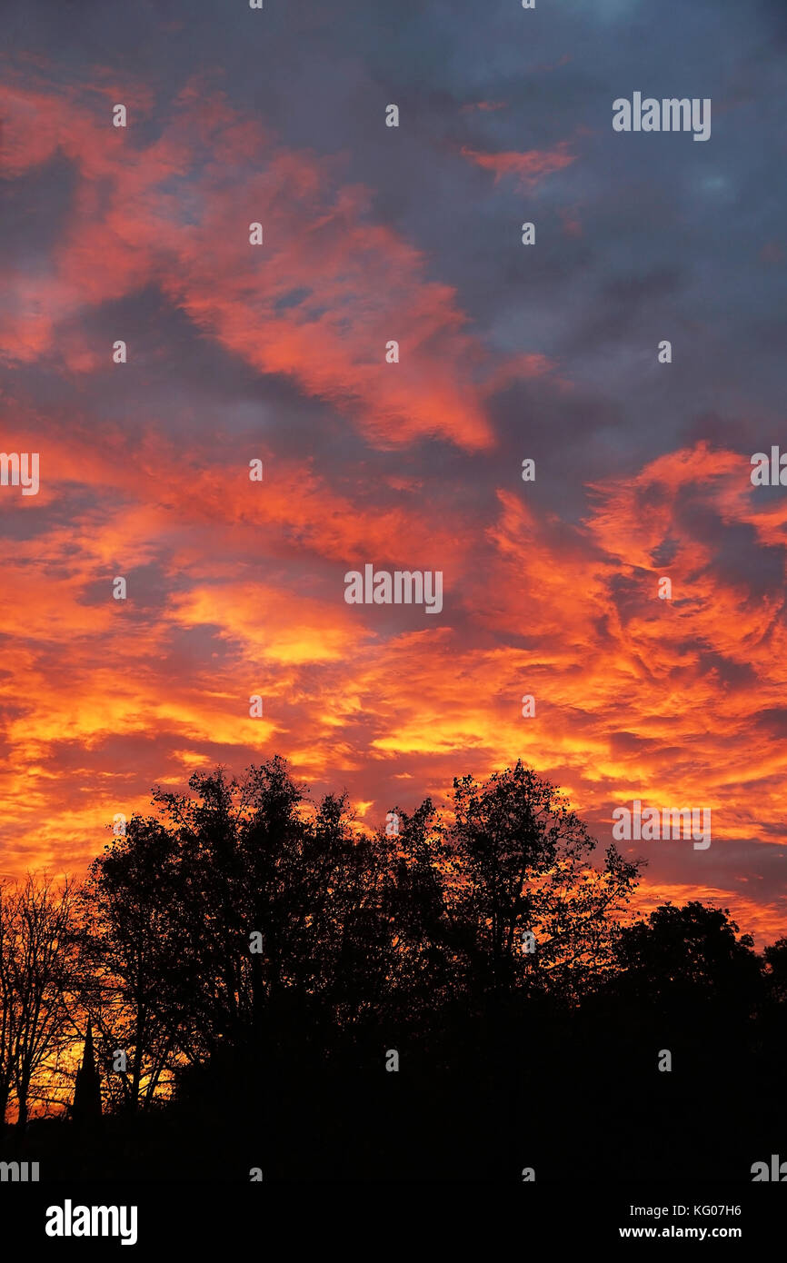 Dramatic orange cloudscape silhouette hi-res stock photography and ...