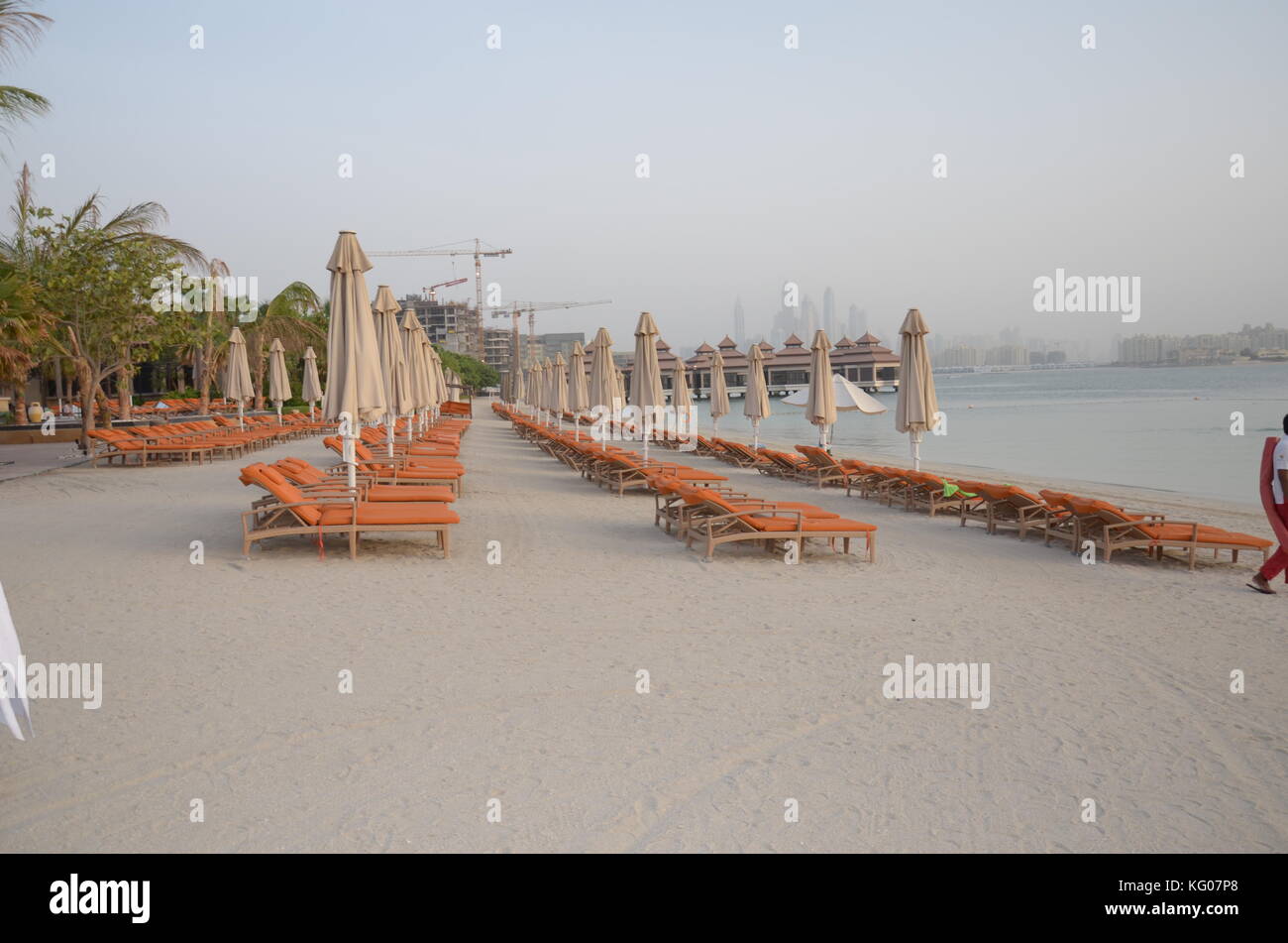 The palm jumeirah beach hi-res stock photography and images - Alamy