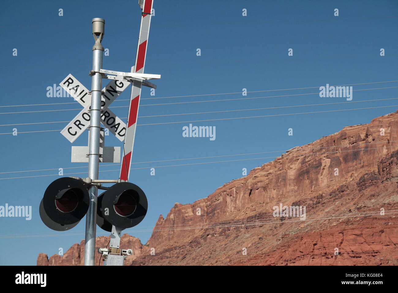 Railroad crossing lights usa hi-res stock photography and images - Alamy