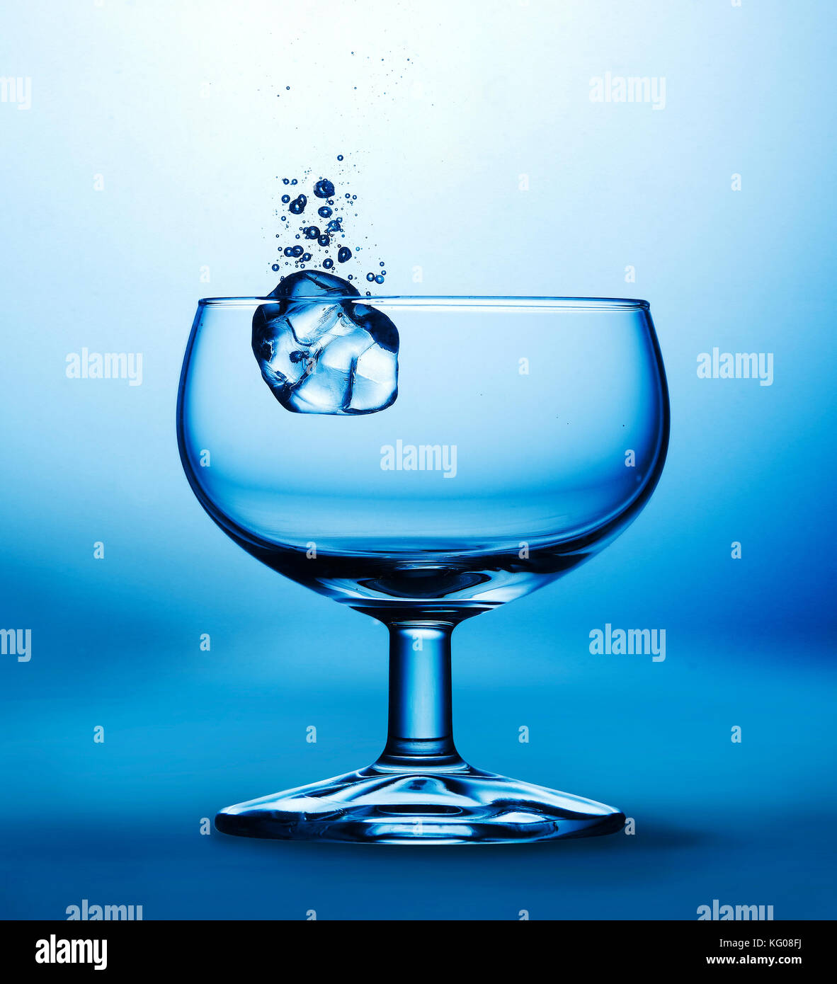 Glas cube hi-res stock photography and images - Alamy