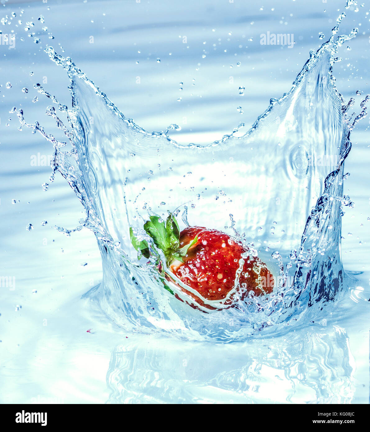 strawberry splashing into water Stock Photo - Alamy