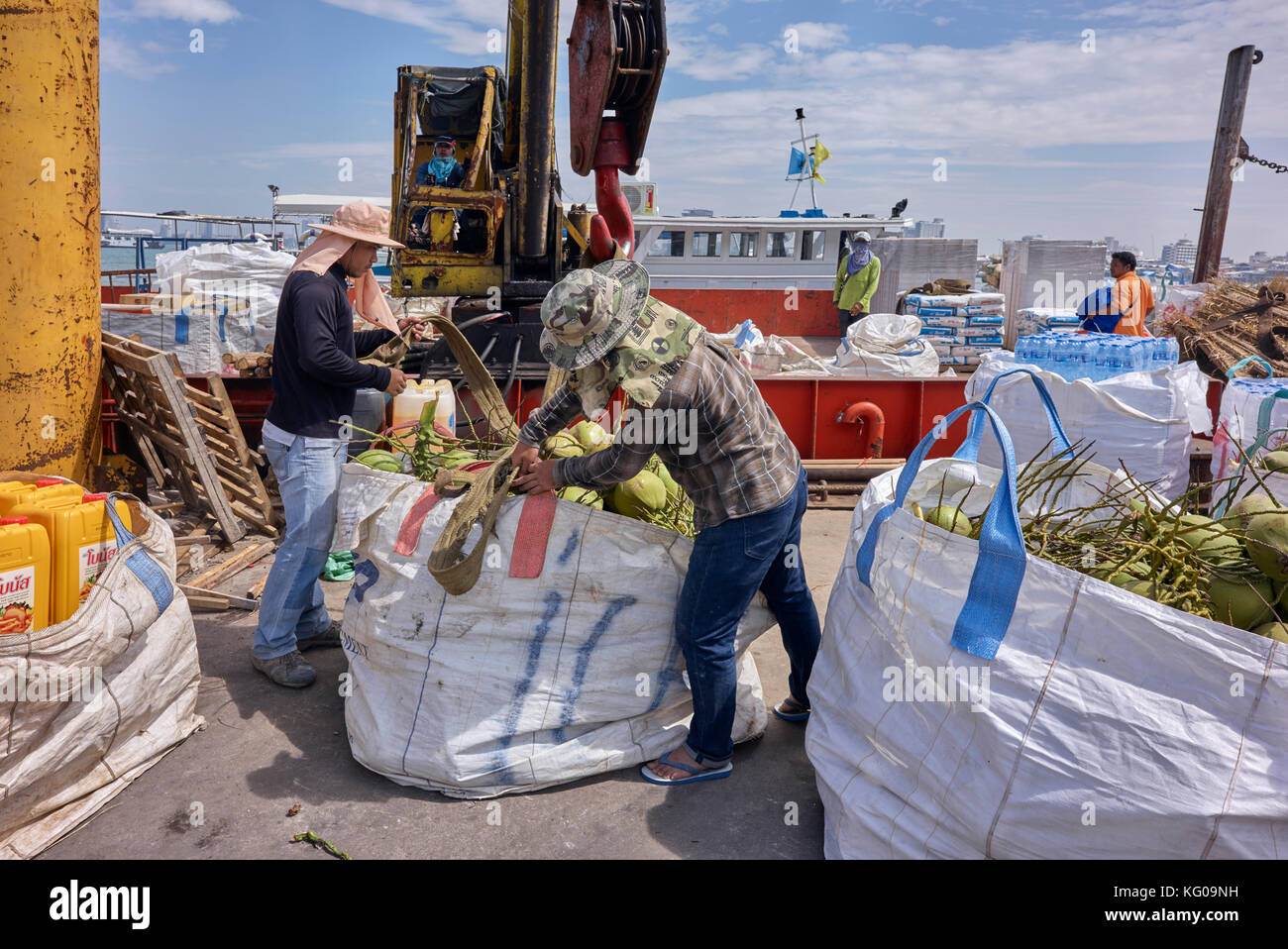 Unloading boat hi-res stock photography and images - Alamy