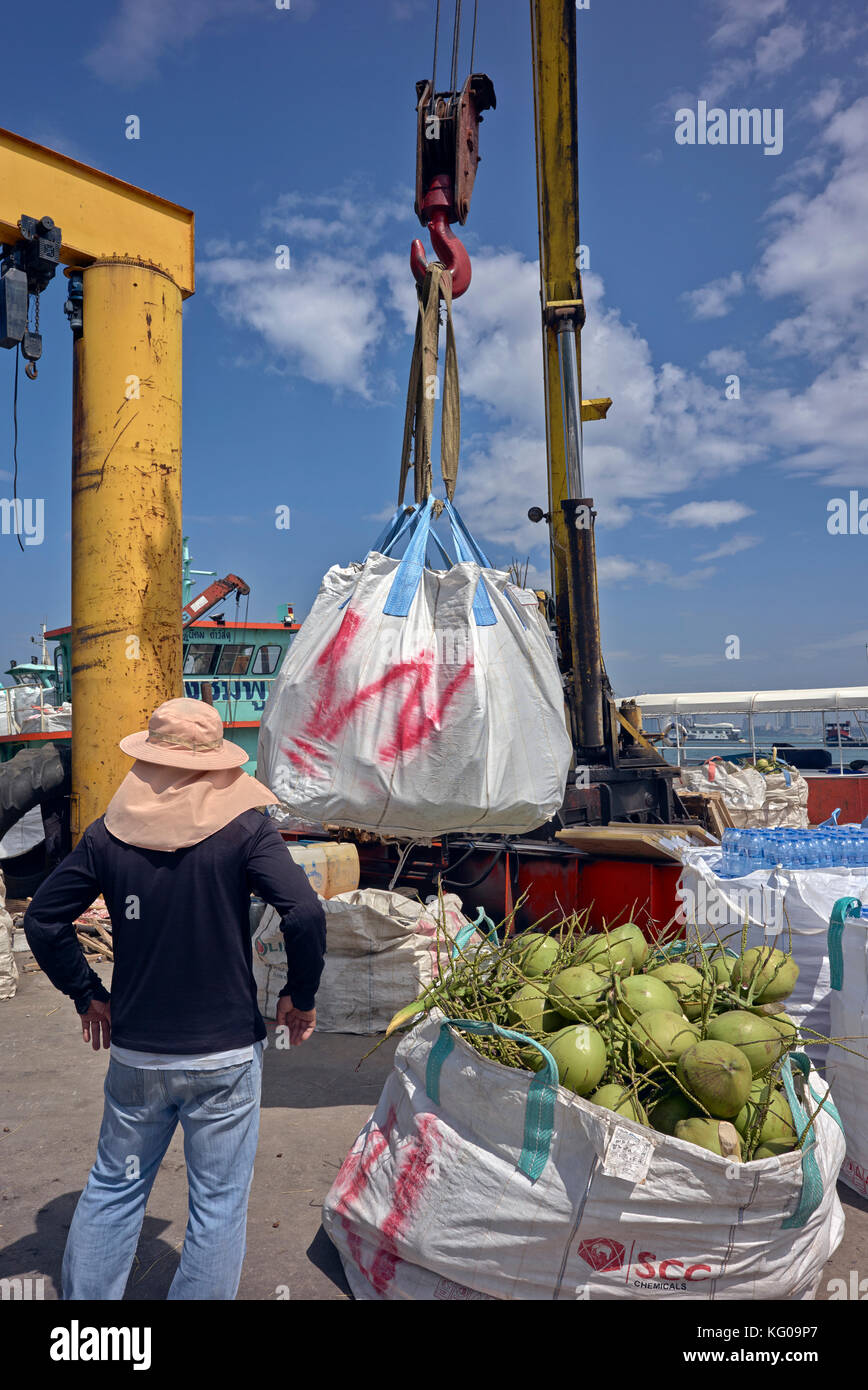 Boat loading dock hi-res stock photography and images - Alamy