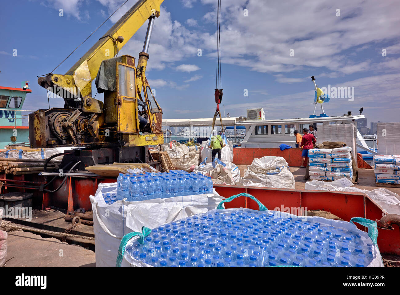 Loading and unloading technology hi-res stock photography and images ...