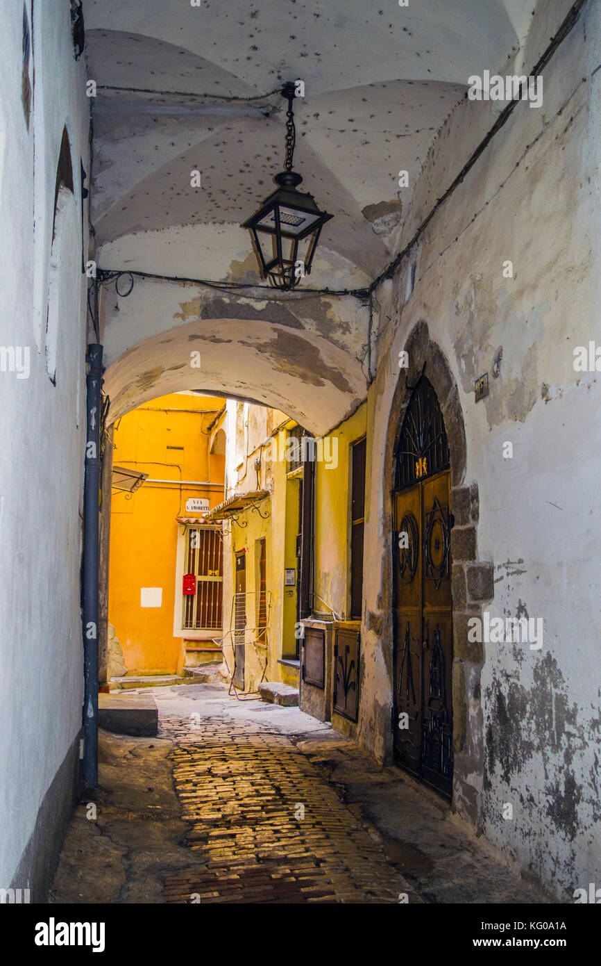 Arcade house hi-res stock photography and images - Alamy
