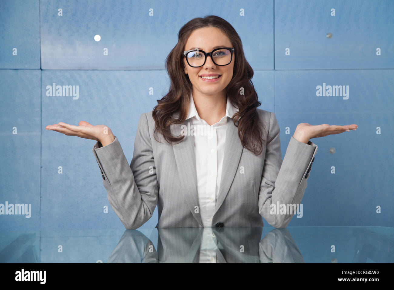 Outstretched hand welcome hi-res stock photography and images - Alamy