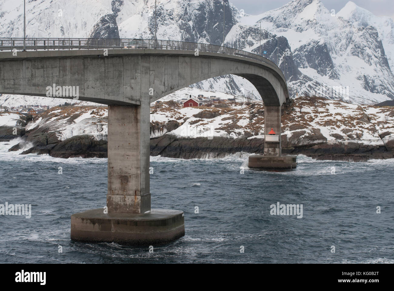 Islands connected by road hi-res stock photography and images - Alamy