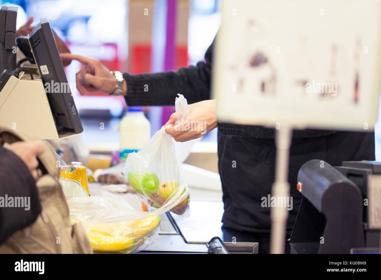 checkout in supermarket Stock Photo - Alamy