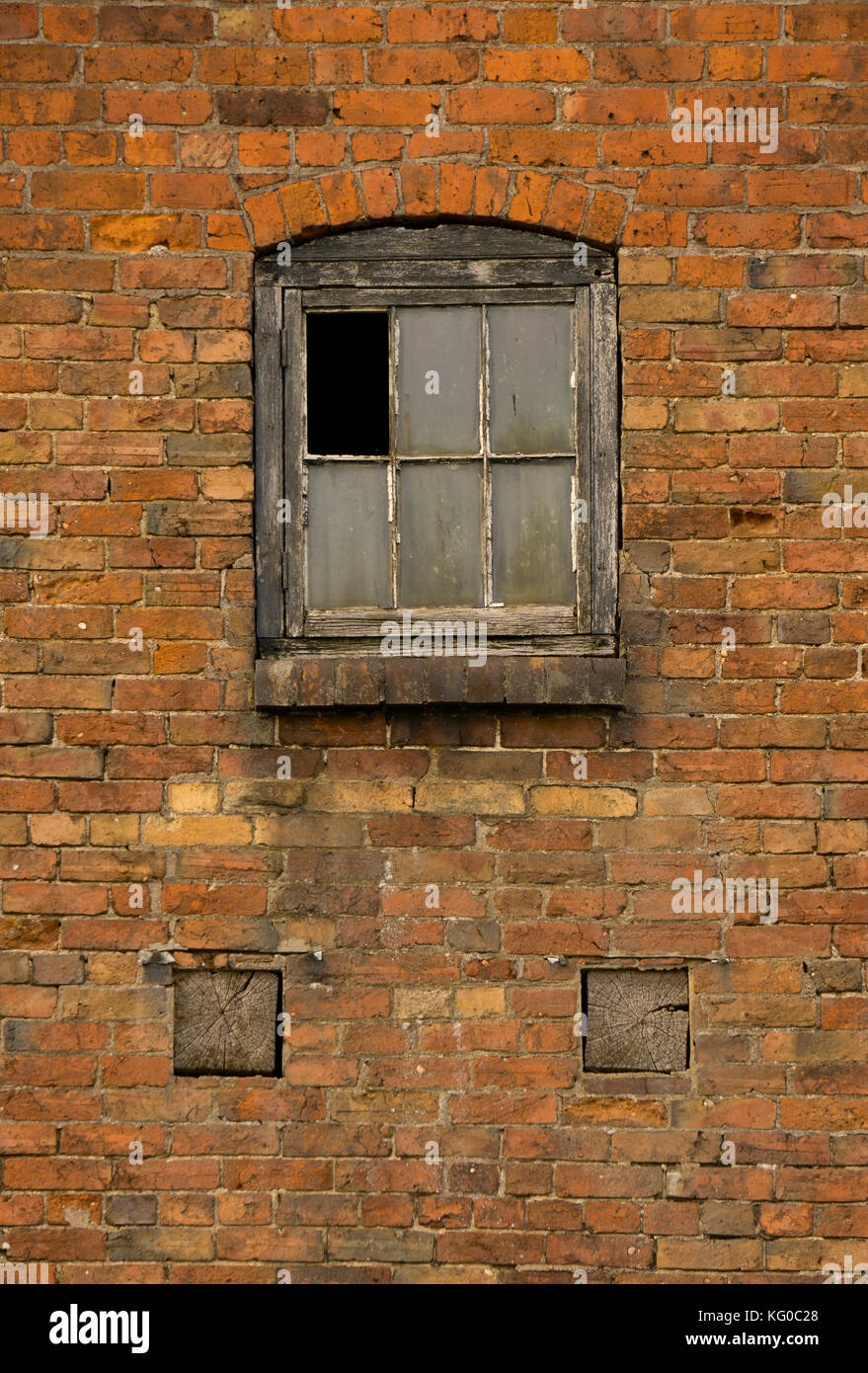 Old broken single pane glass window hi-res stock photography and images ...