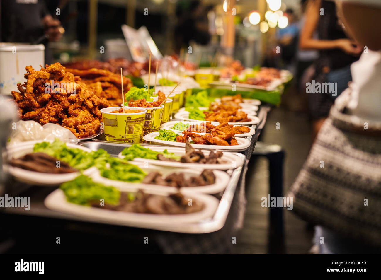 Fried chicken stall in local Thai street market Stock Photo - Alamy