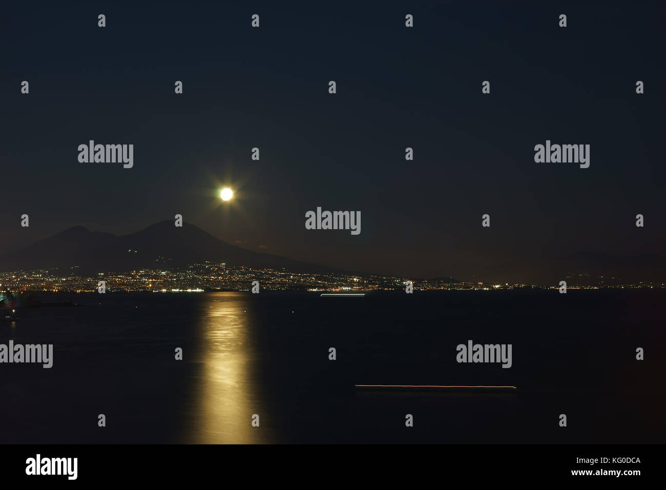 Full moon naples hi-res stock photography and images - Alamy