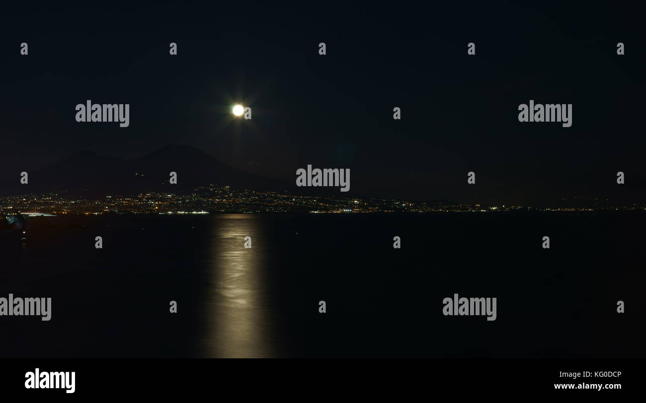 Full moon naples hi-res stock photography and images - Alamy