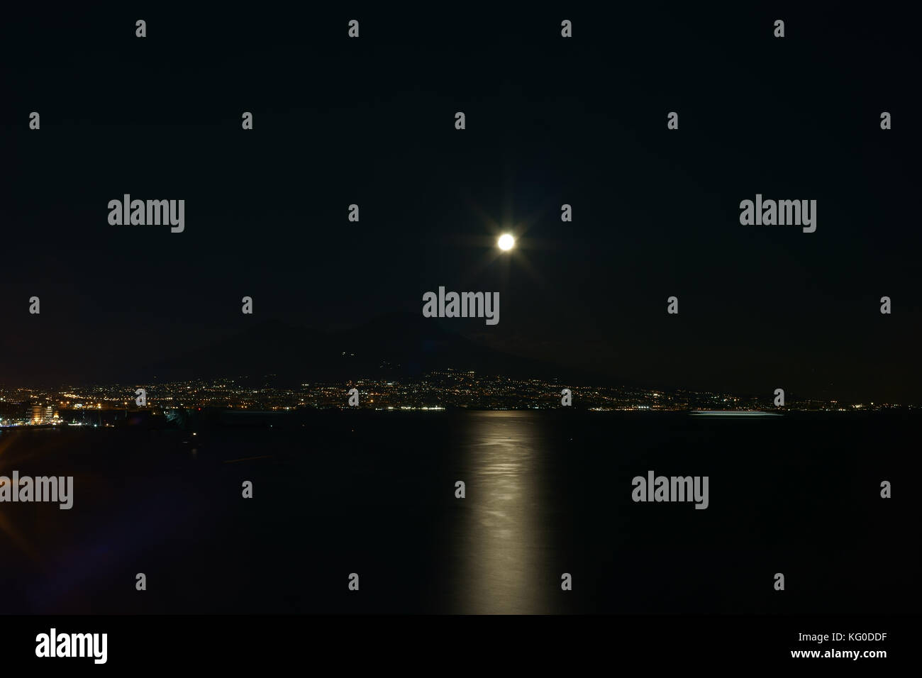 Bay of Naples, by night Stock Photo - Alamy Bay of Naples, by night Stock Photo - Alamy
