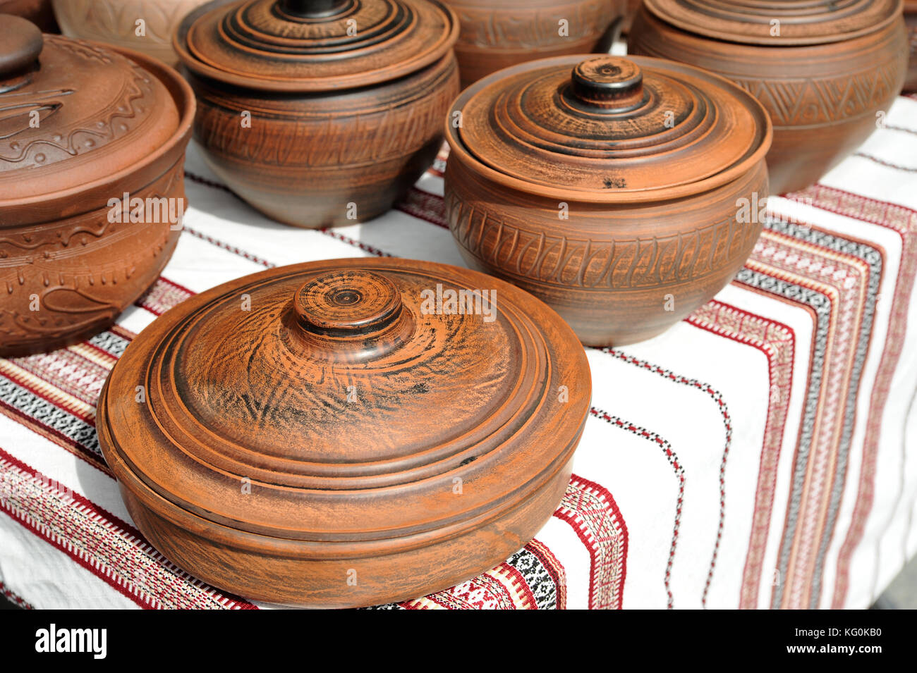 Traditional ceramic ware. The clay decorated pan Stock Photo - Alamy
