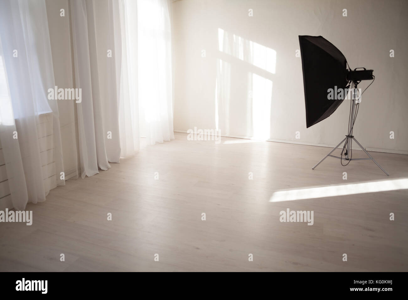 Flash white backgrounds Photo Studio decor Stock Photo - Alamy