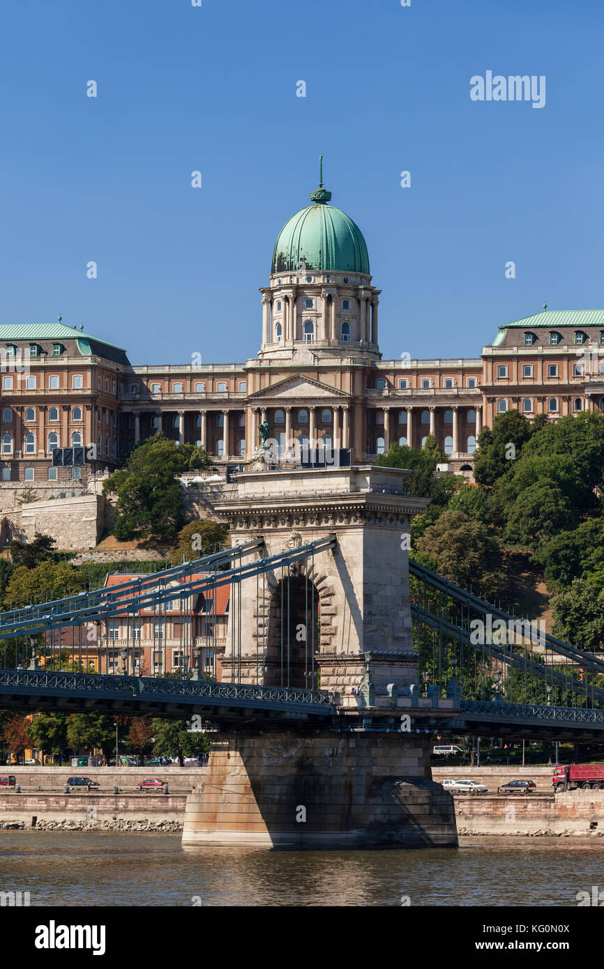 Chain Bridge and Buda Castle, city landmarks in Budapest, Hungary Stock ...