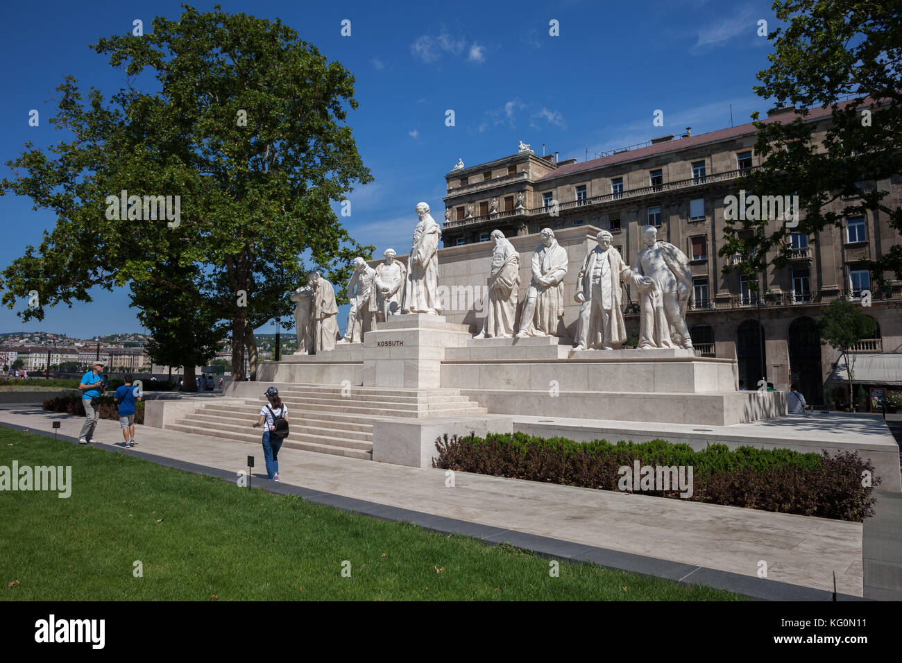 Budapest memorial kossuth statue hi-res stock photography and images ...