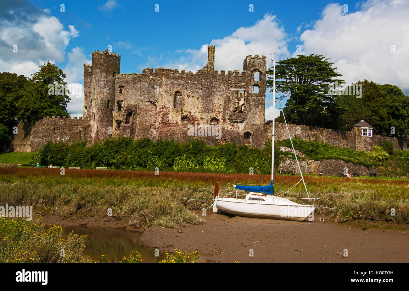 Ruin medieval castle hi-res stock photography and images - Alamy
