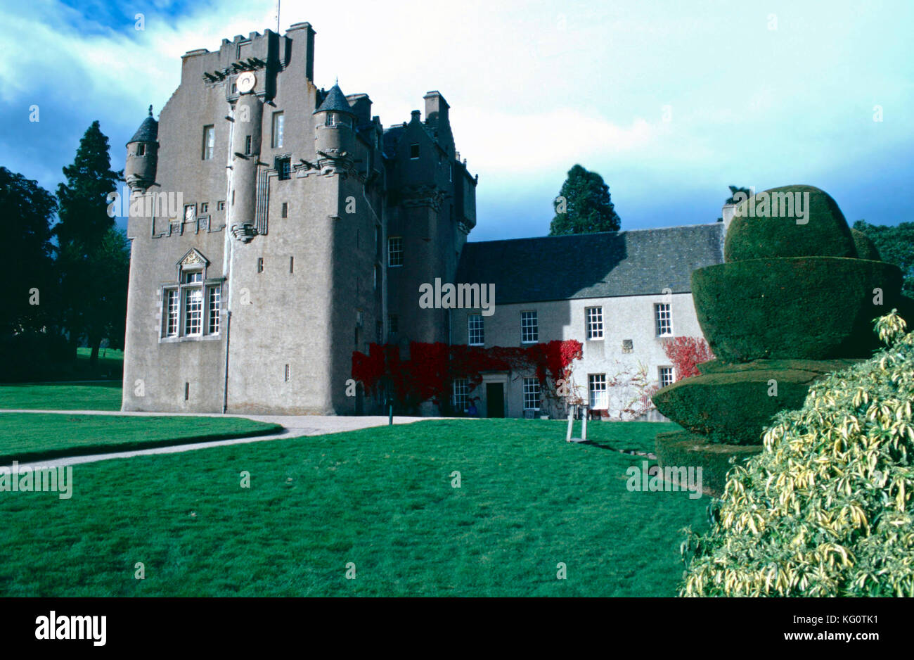 Crathes castle scotland hi-res stock photography and images - Alamy