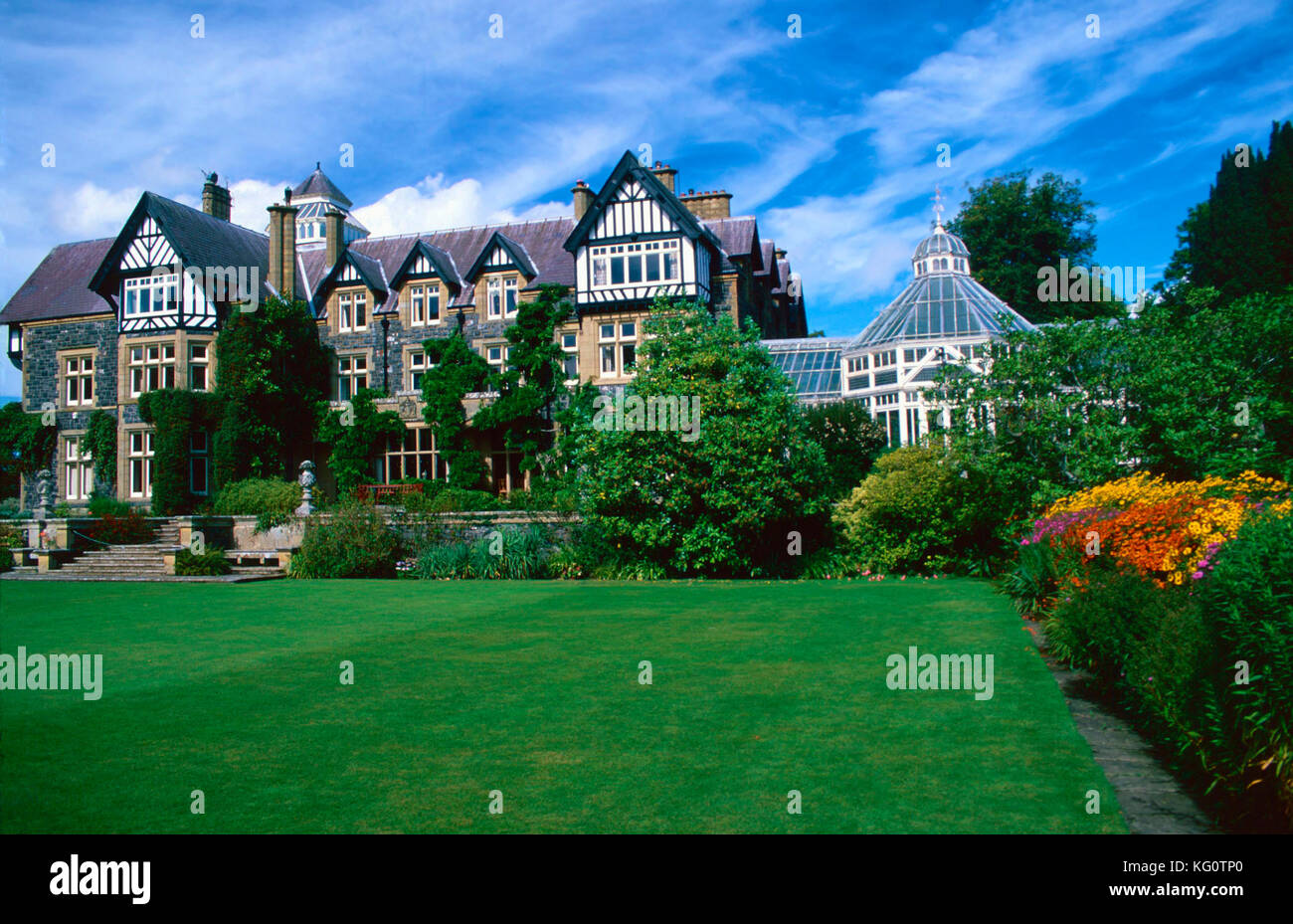 National trust bodnant garden hi-res stock photography and images - Alamy