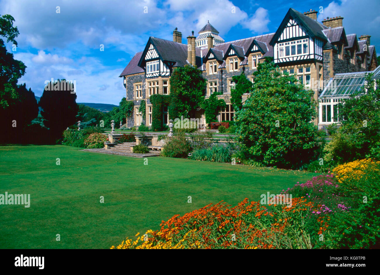 Bodnant garden wales hi-res stock photography and images - Alamy
