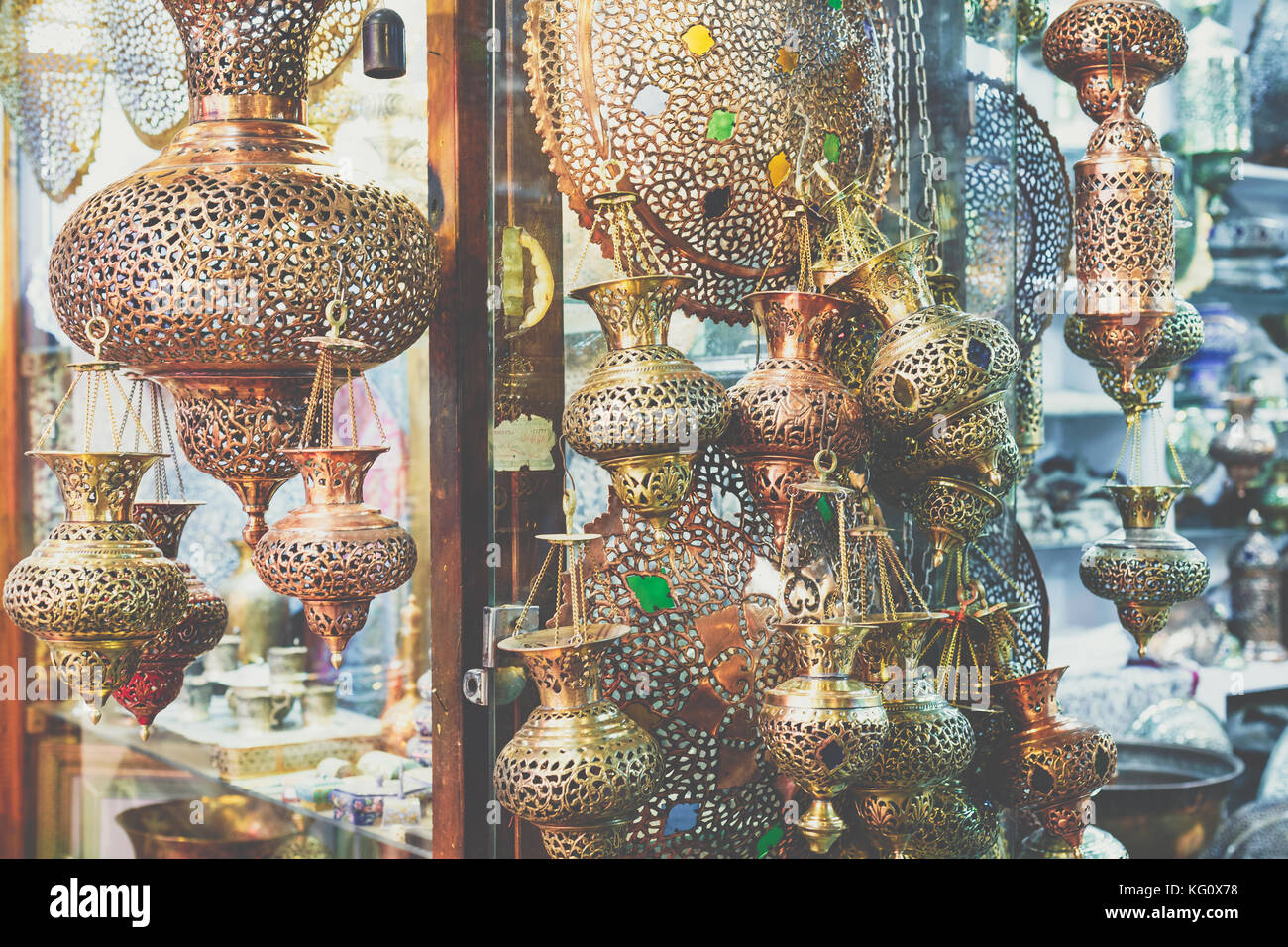 ISFAHAN, IRAN - OCTOBER 06, 2016: Traditional iranian market (Bazaar ...