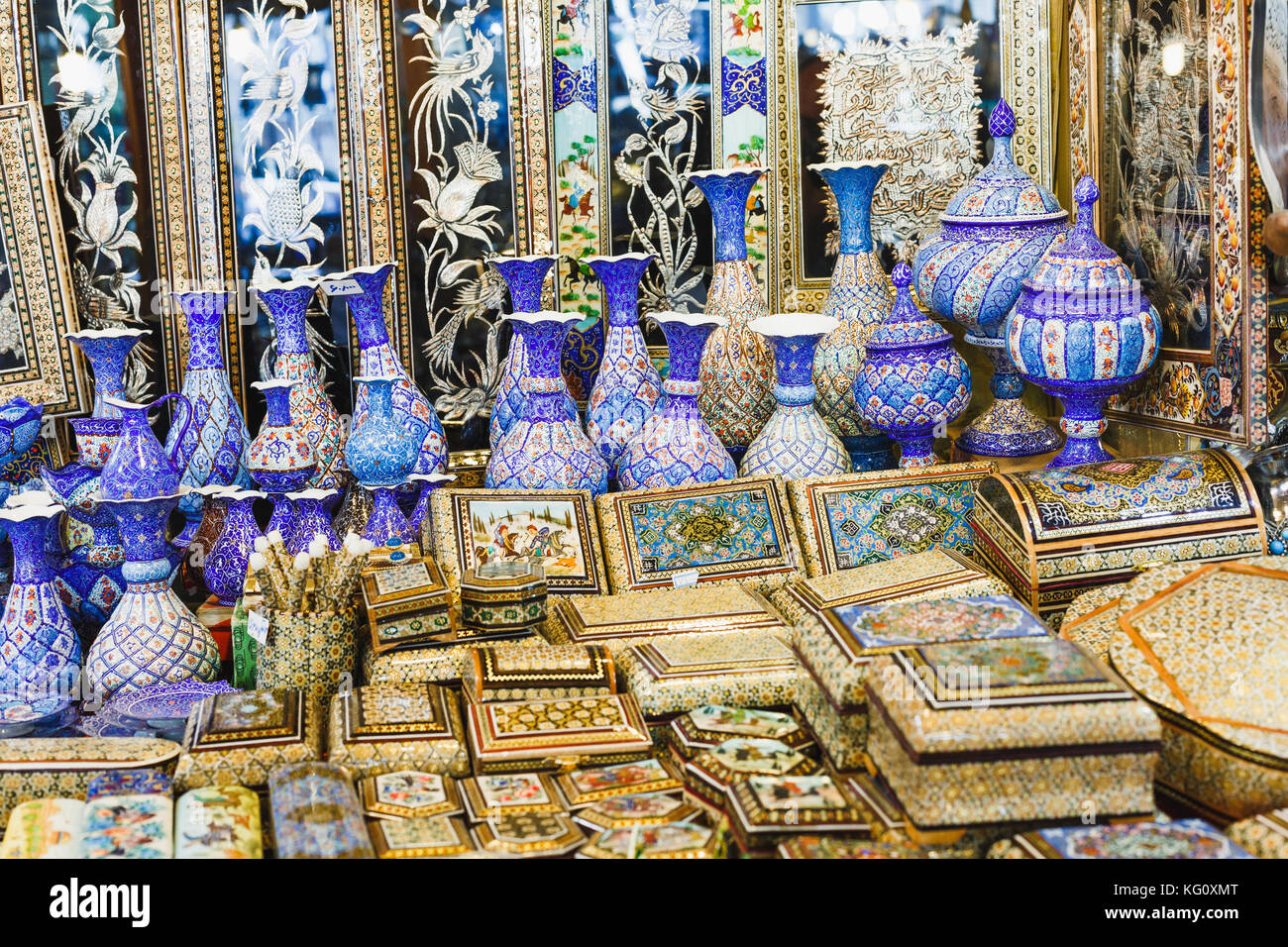 ISFAHAN, IRAN - OCTOBER 06, 2016: Traditional iranian market (Bazaar ...