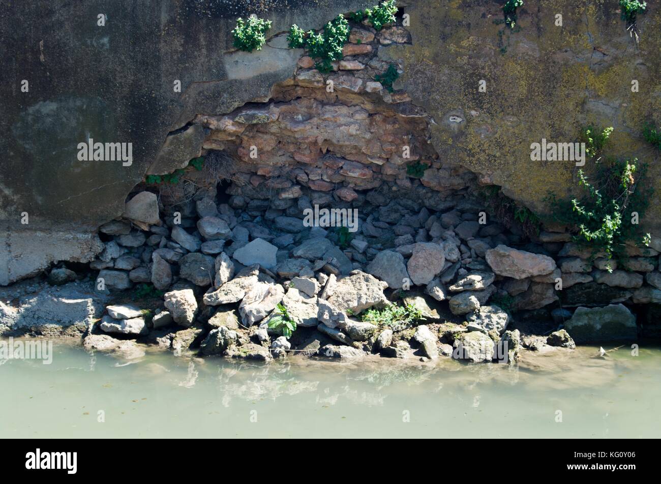 Poor irrigation hi-res stock photography and images - Alamy