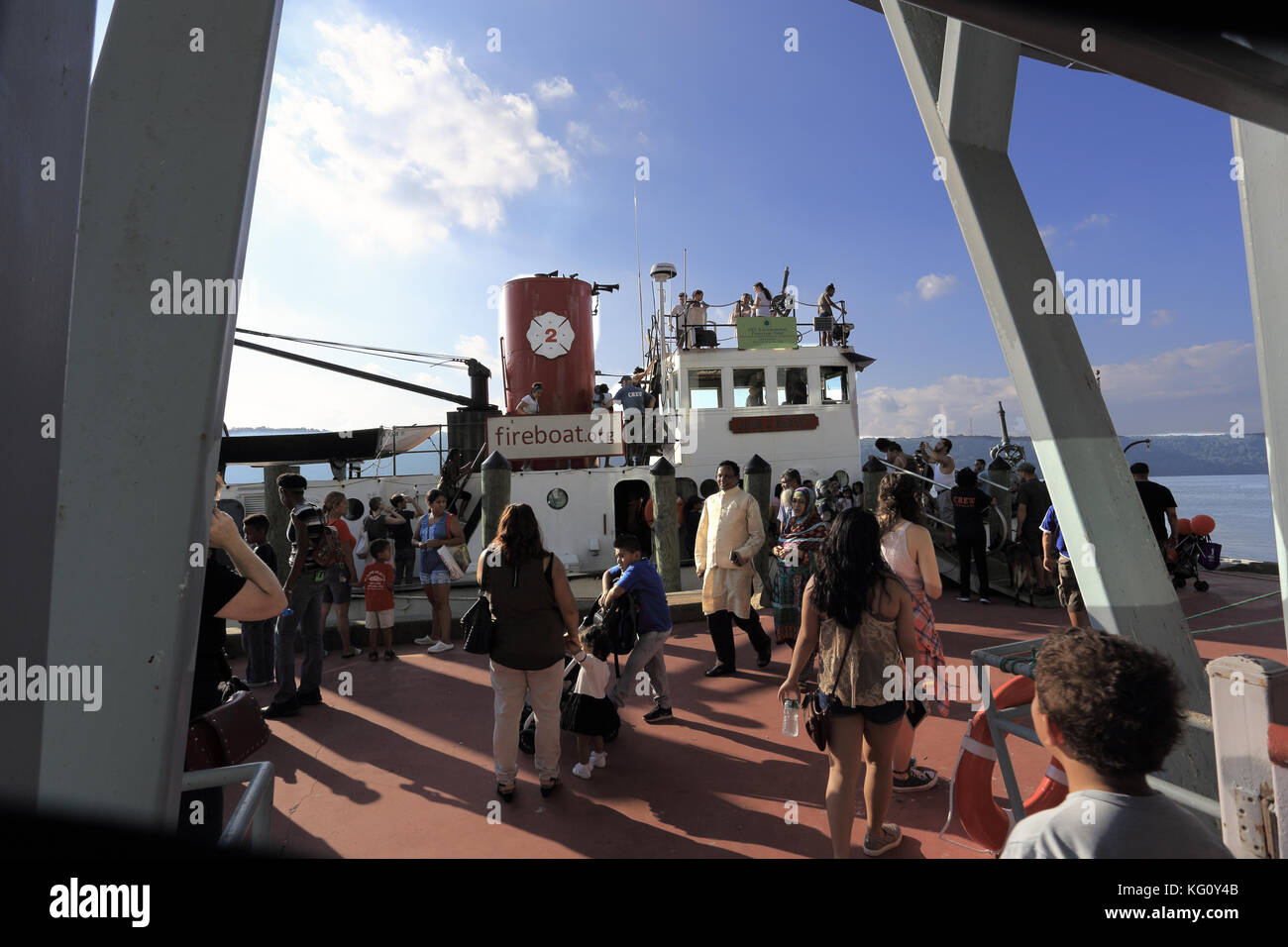 Fire tugboat hi-res stock photography and images - Alamy