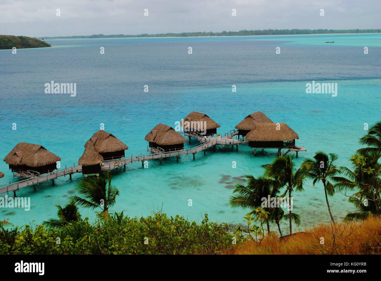 Tahiti bungalows hi-res stock photography and images - Alamy