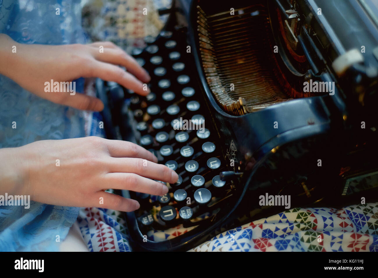 Person typing a letter typewriter hi-res stock photography and images ...