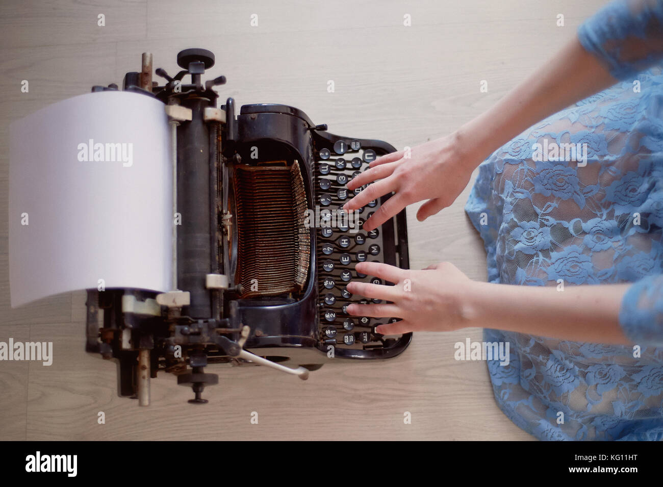 Person typing a letter typewriter hi-res stock photography and images ...