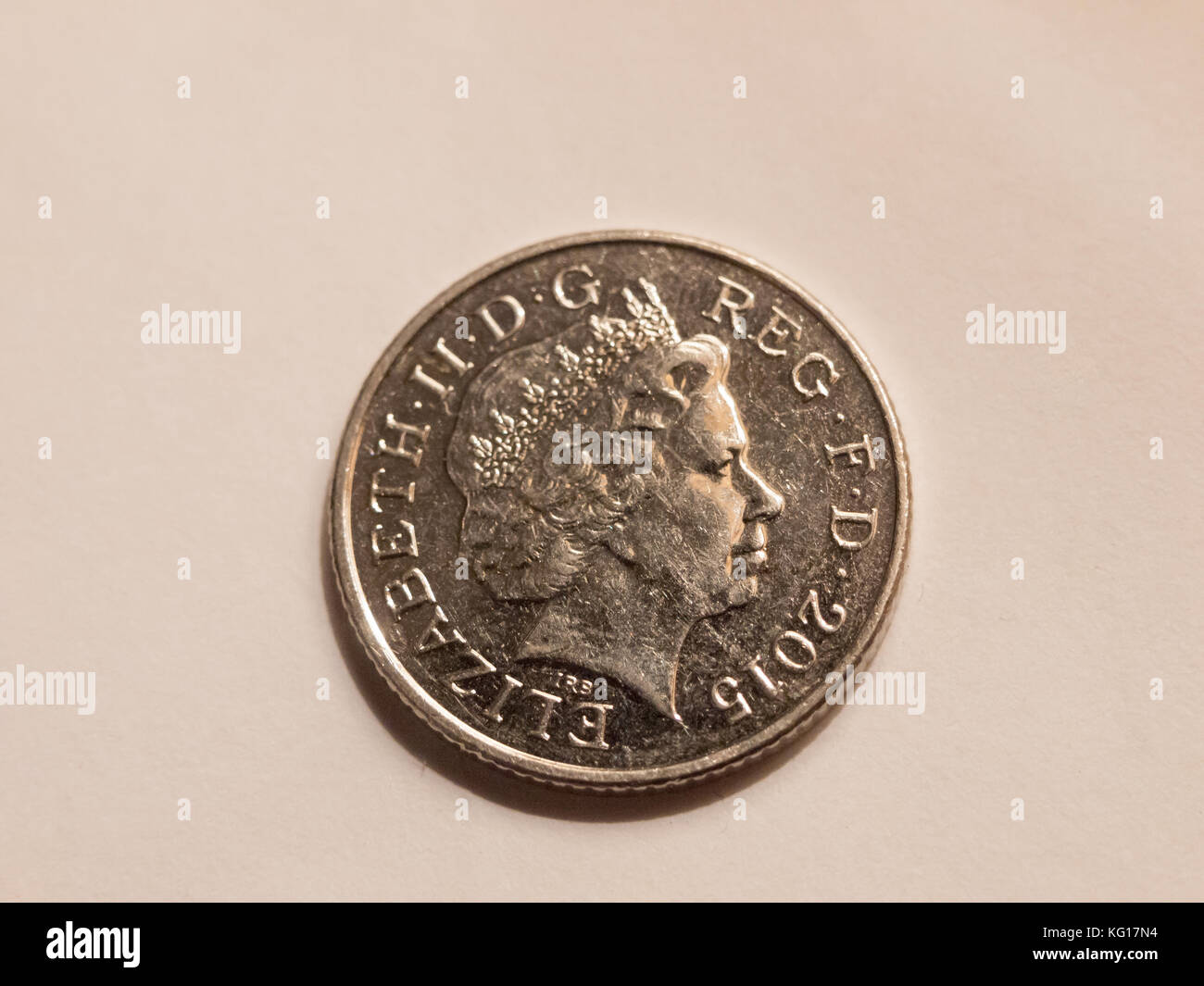 Queens head on coin hi-res stock photography and images - Alamy