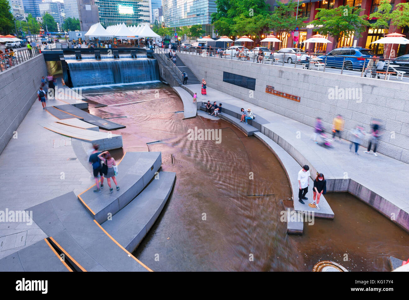 Cheonggyecheon Stream Park with Crowd relax in Seoul City, South Korea ...