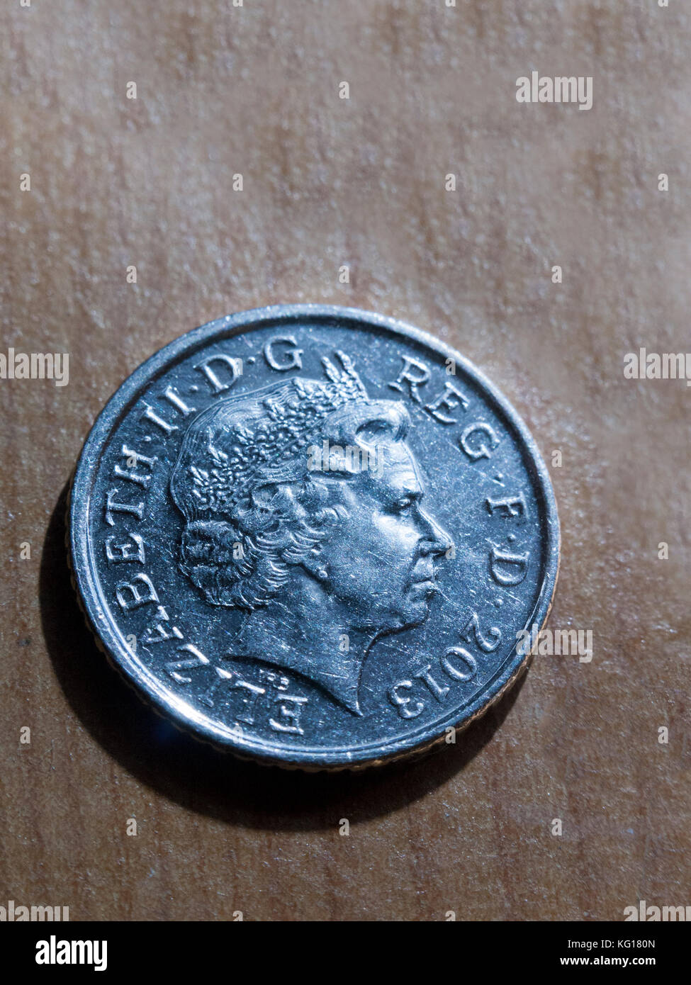 Queens head on coin hi-res stock photography and images - Alamy