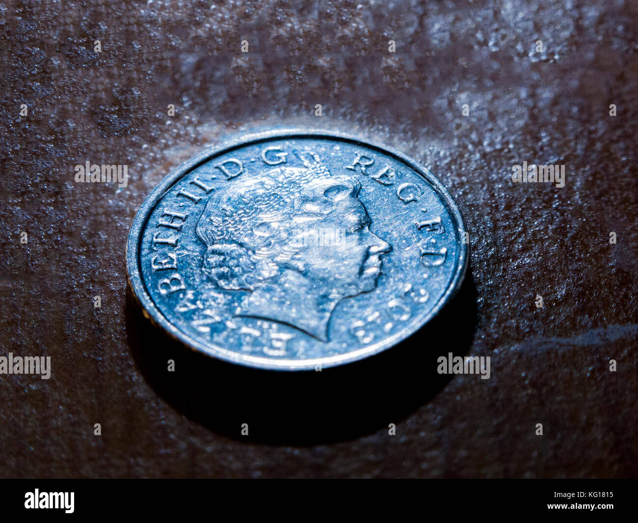 Queens head on coin hi-res stock photography and images - Alamy