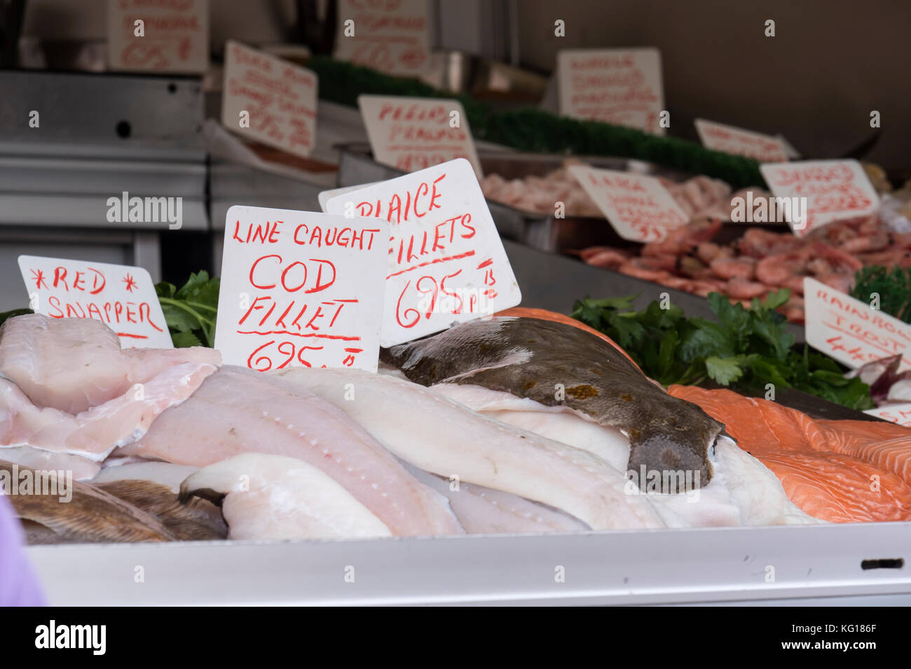 Fish stall hi-res stock photography and images - Alamy