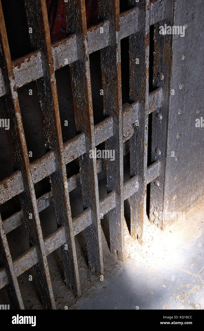 Old jail bars with sunlight shining on them Stock Photo - Alamy